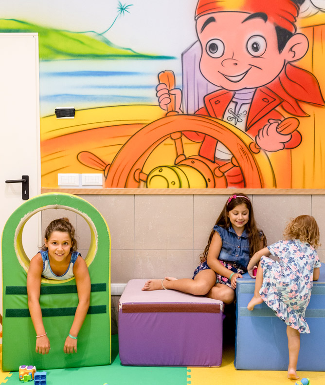 Hotel in Cesenatico with nannies for the little kids - Club Family ...